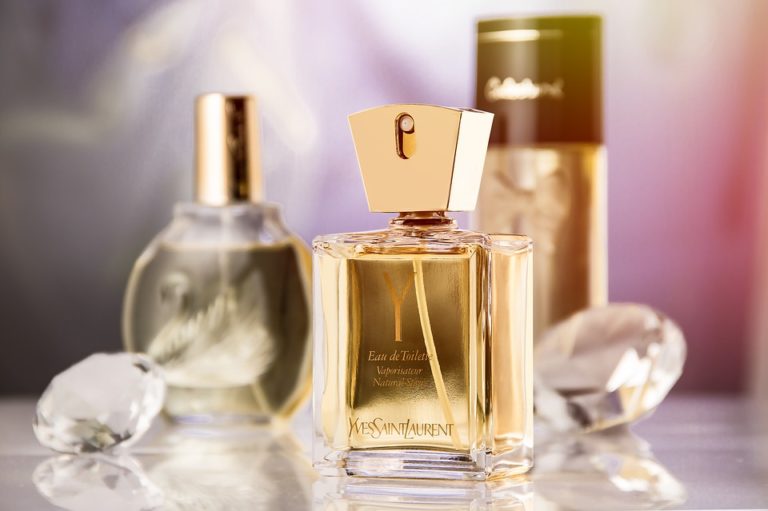 La différence entre eau de parfum, élixir et extrait - Theliot